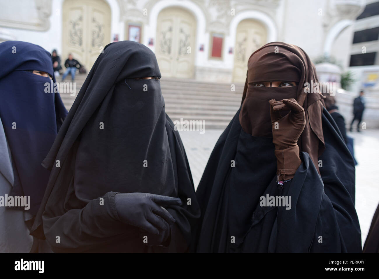 Women with niqab hi-res stock photography and images - Alamy
