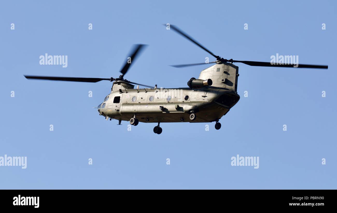 Raf boeing chinook hc6 helicopter hi-res stock photography and images ...