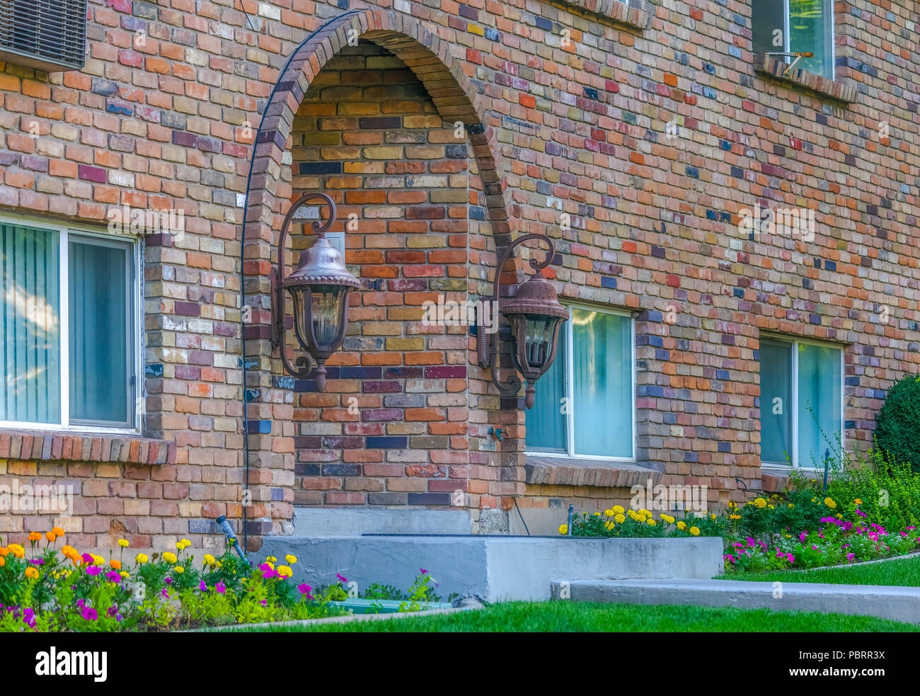 Arched entrance of brick residential building Stock Photo - Alamy