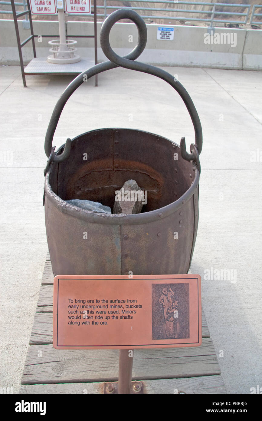 Worlds largest bucket hi-res stock photography and images - Alamy