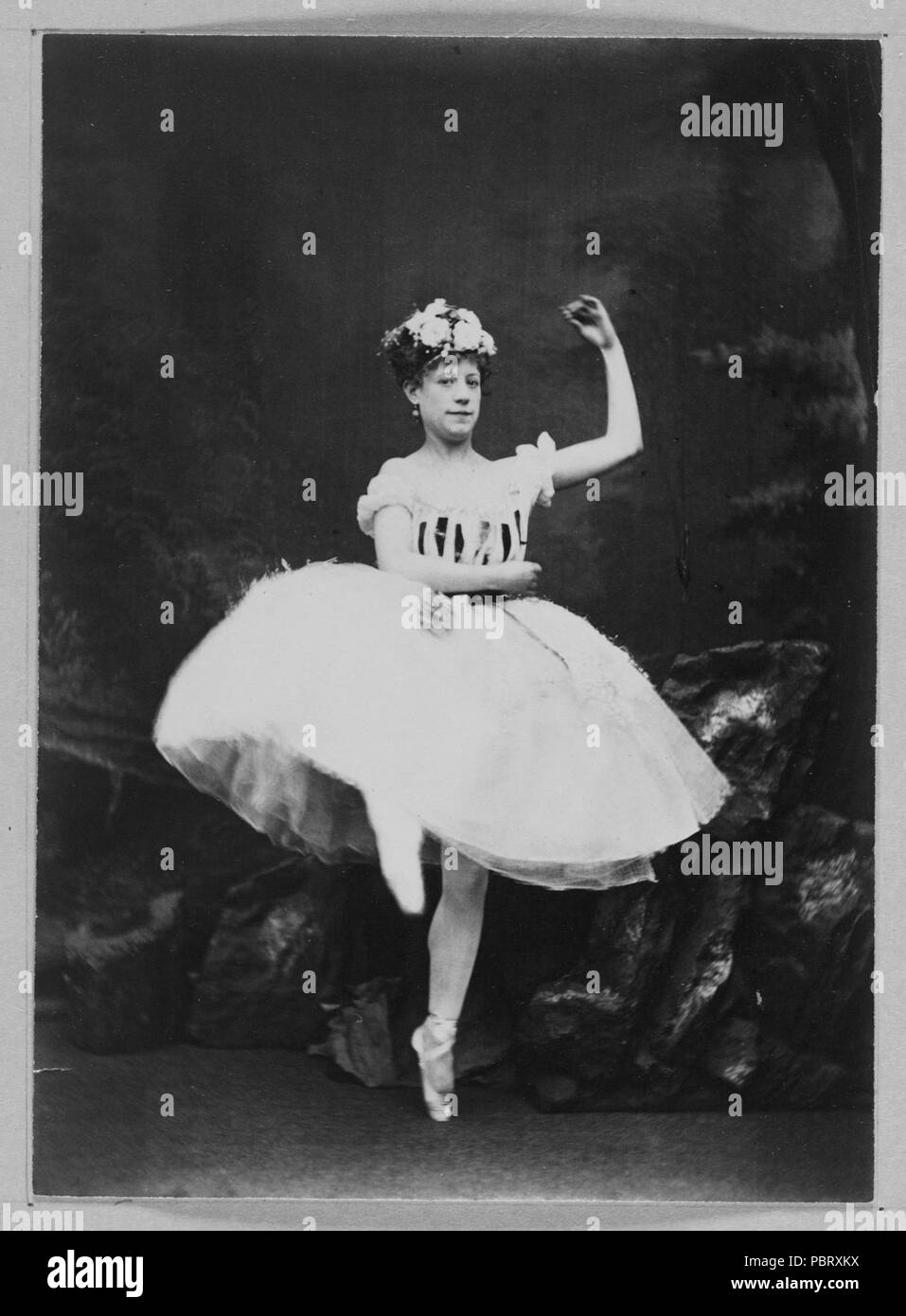 Actress in dancing costume Stock Photo - Alamy