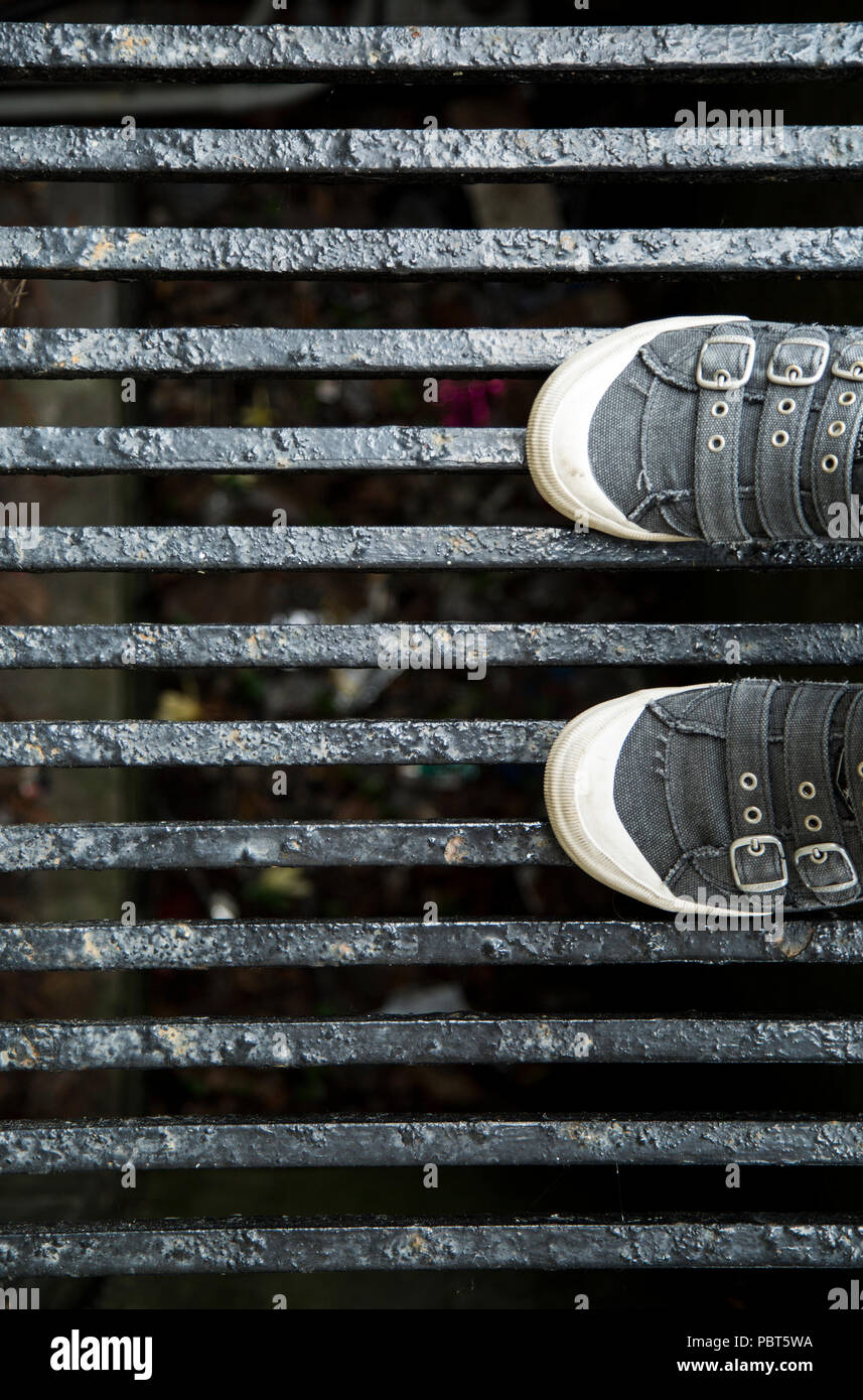 Metal foot grate hi-res stock photography and images - Alamy