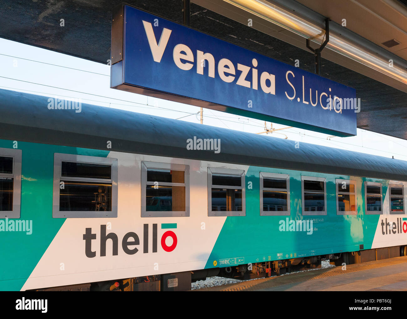 Thello paris hi-res stock photography and images - Alamy