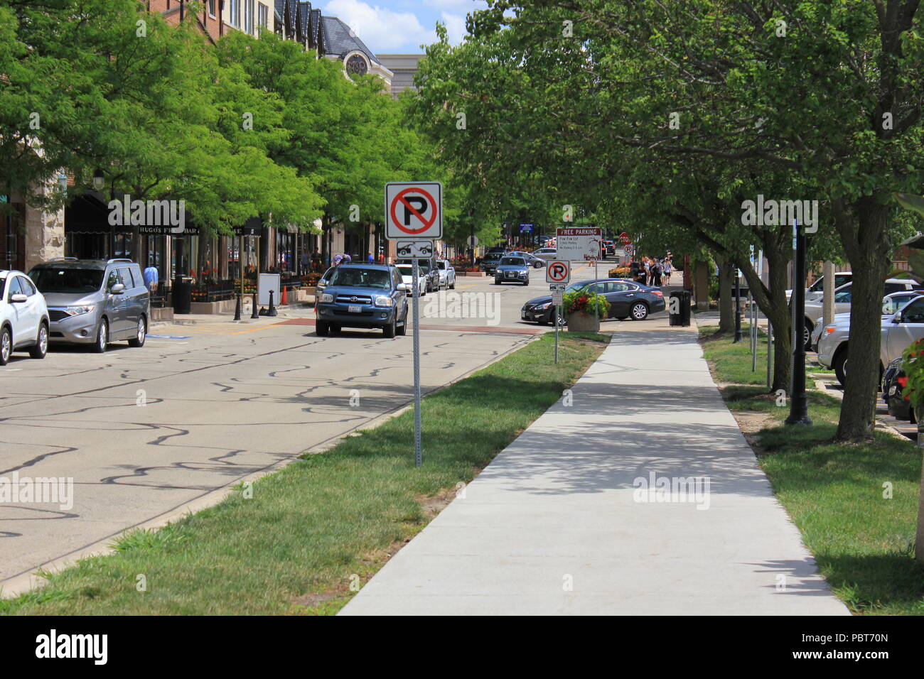 Downtown street scene in Naperville, Illinois, a Chicago suburb Stock ...