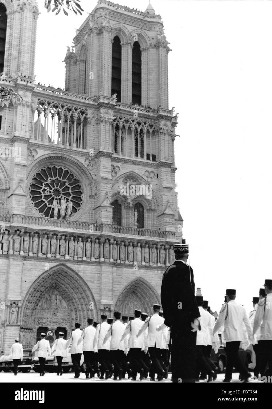 Police formation at the Cathedral of Notre-Dame in Paris Stock Photo ...