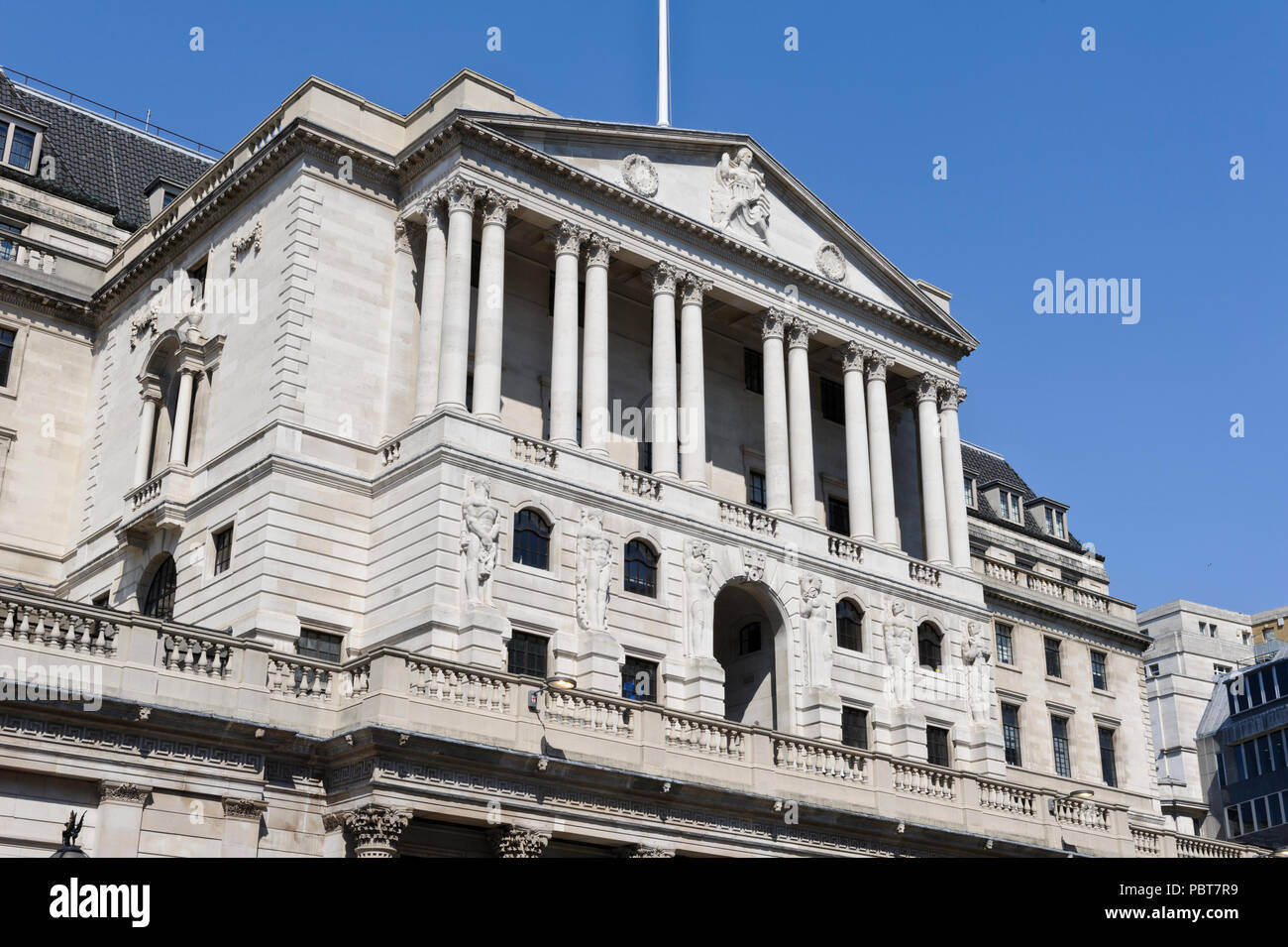 Exterior of the bank of england hi-res stock photography and images - Alamy