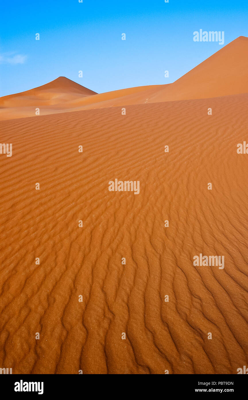 Landscape of sand dunes in the desert of Rub' Al Khali in the Arabian ...
