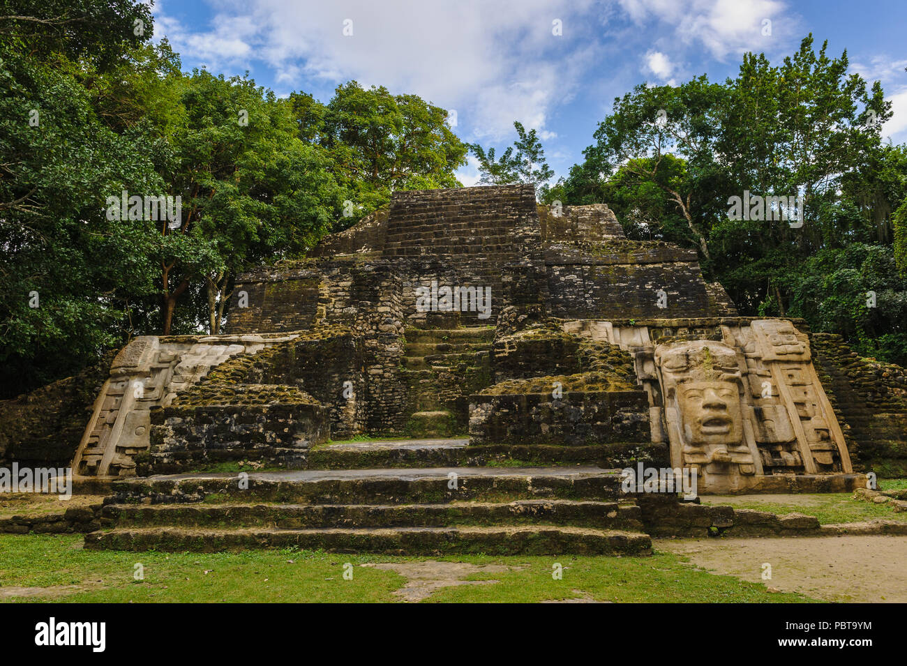Maya temple ruin in belize hi-res stock photography and images - Alamy