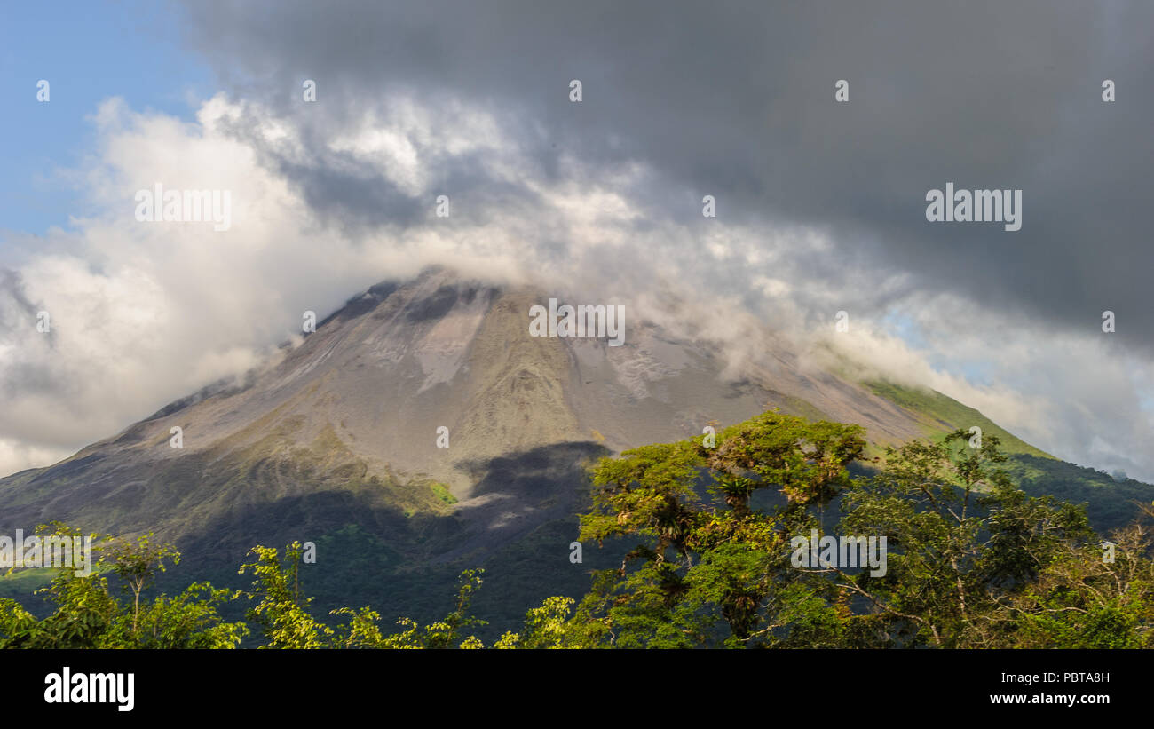 Volcano Arenal, Costa Rica Stock Photo - Alamy