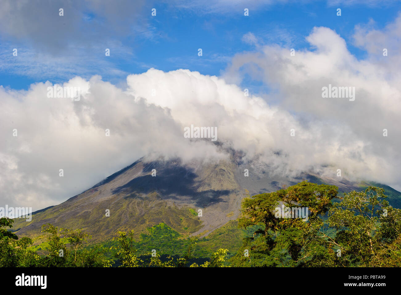 Clouds over arenal volcano hi-res stock photography and images - Alamy
