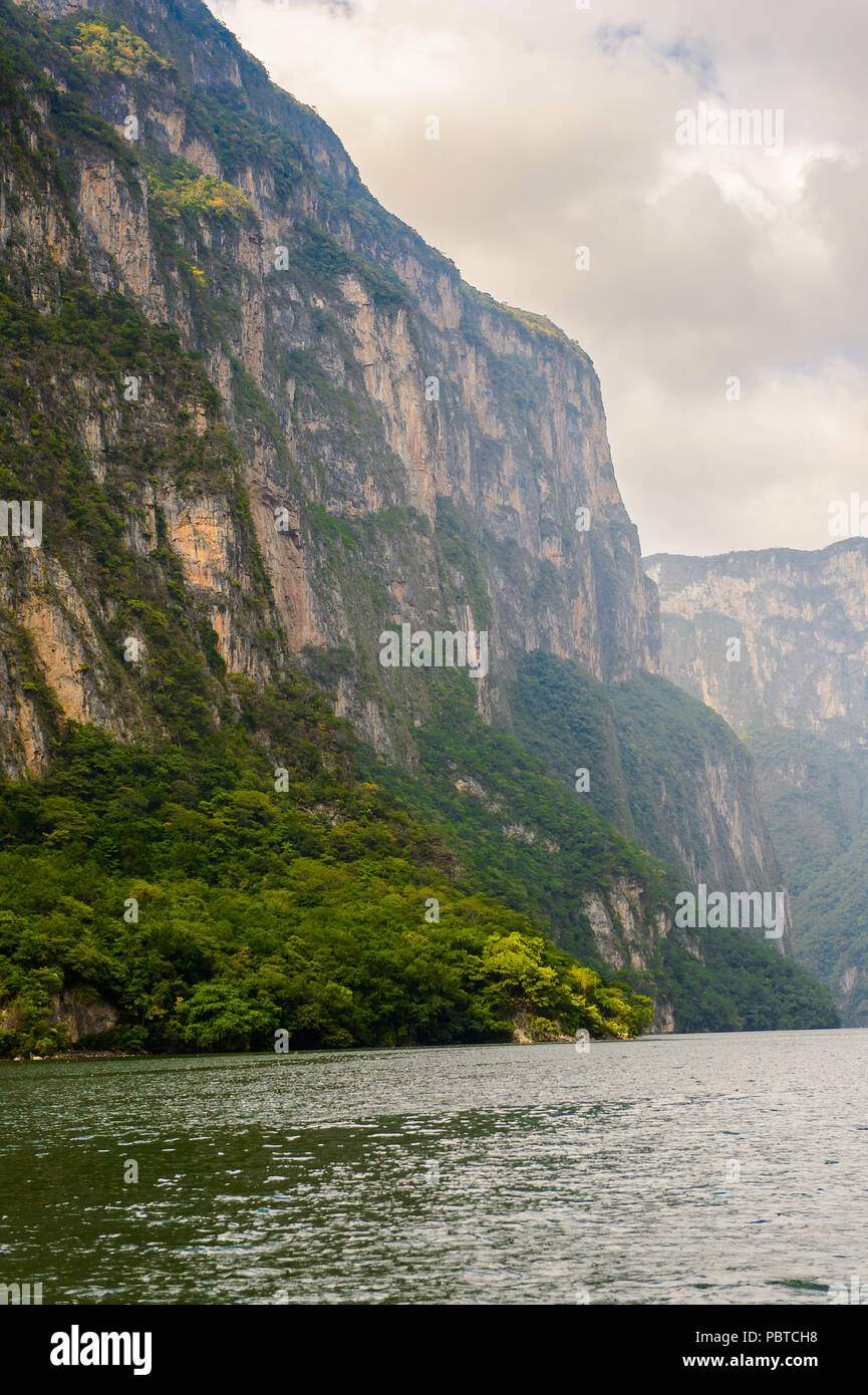 Rocks of Sumidero Canyon National Park, Chipas, Mexico Stock Photo - Alamy