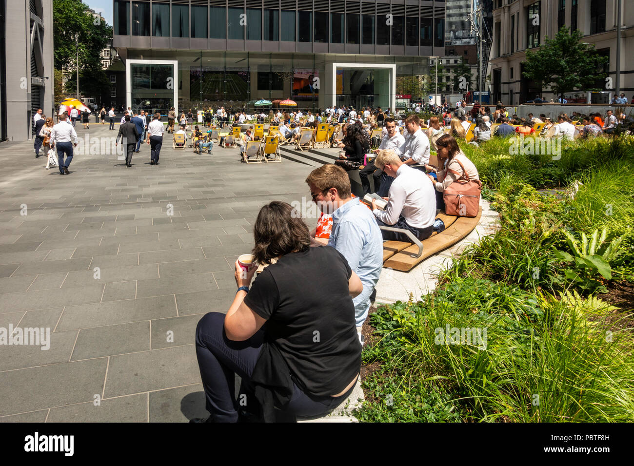 Skyscraper lunch hi-res stock photography and images - Alamy