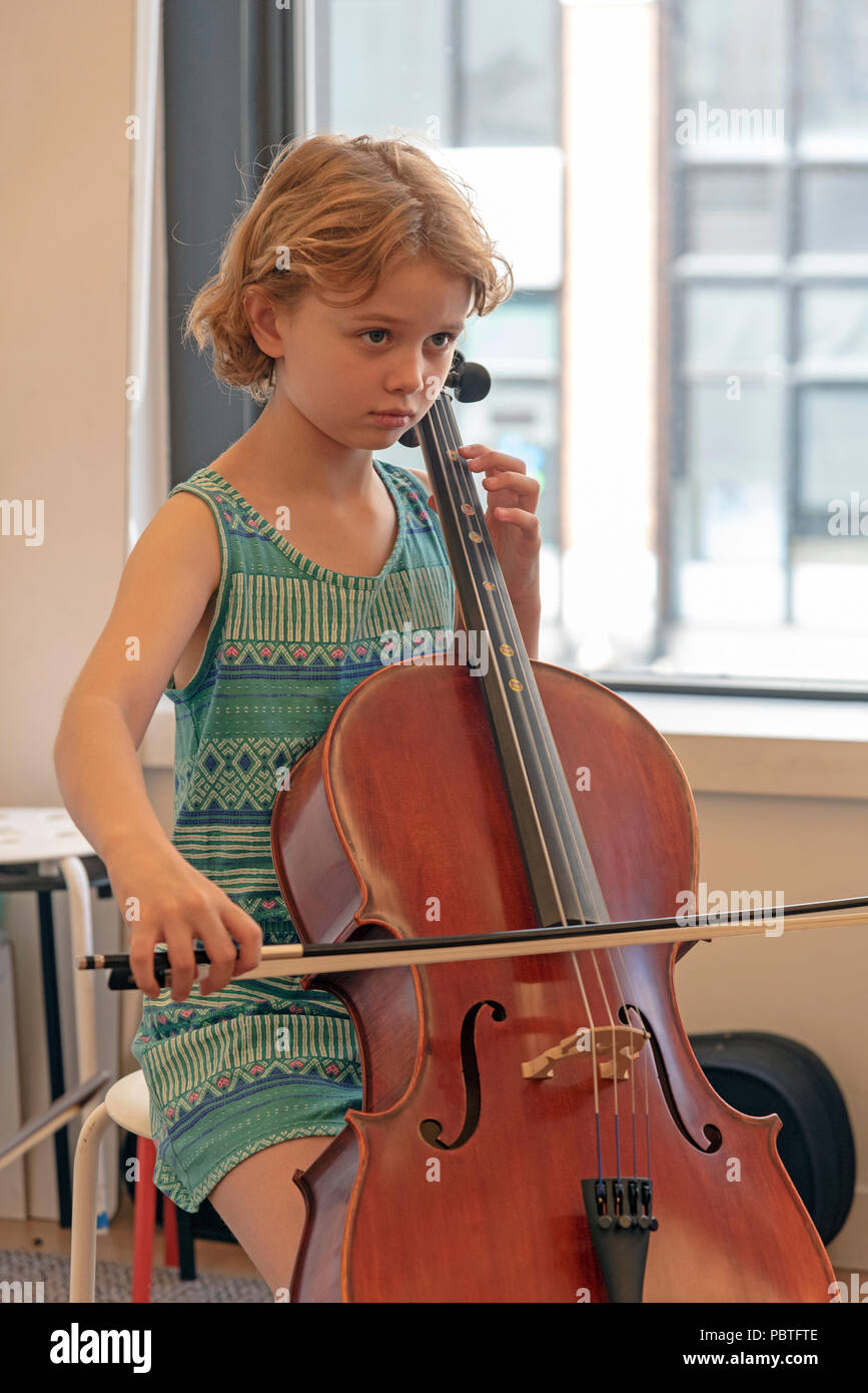 Cello bow hi-res stock photography and images - Alamy