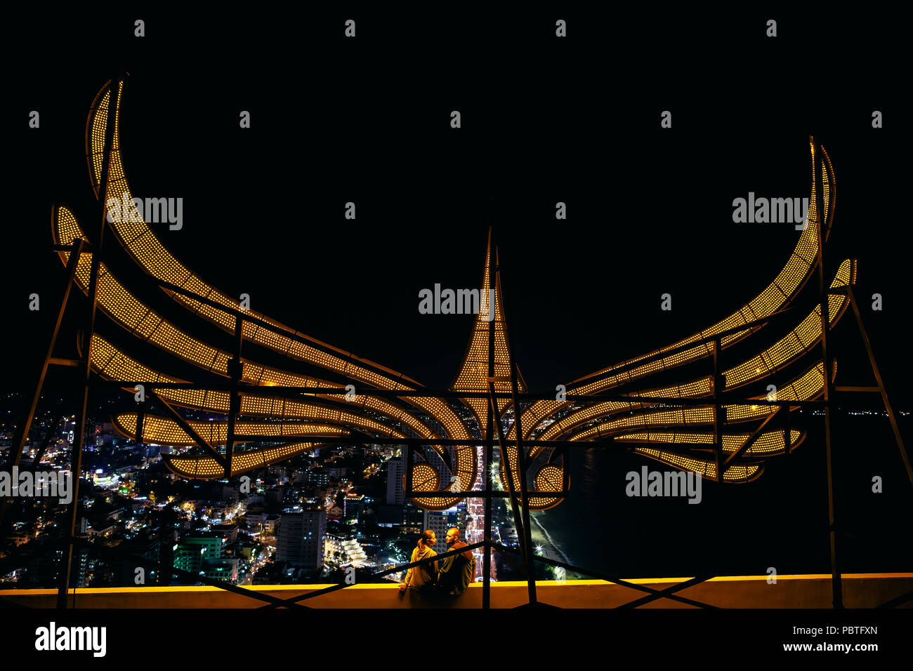 Couple rooftop city night hi-res stock photography and images - Alamy