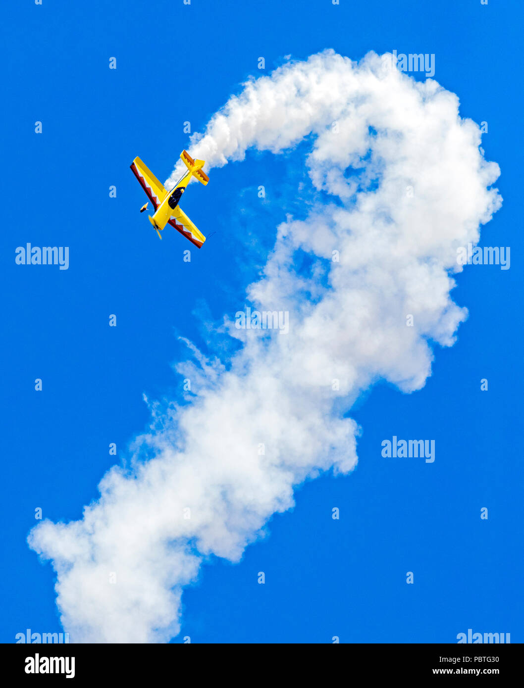 Flying team hi-res stock photography and images - Alamy