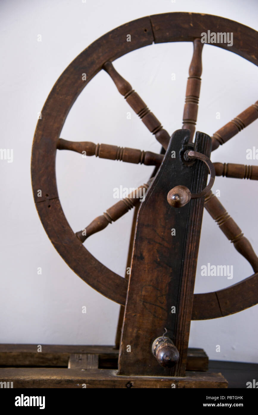 Vintage romanian spinning wheel for spinning thread or yarn from ...