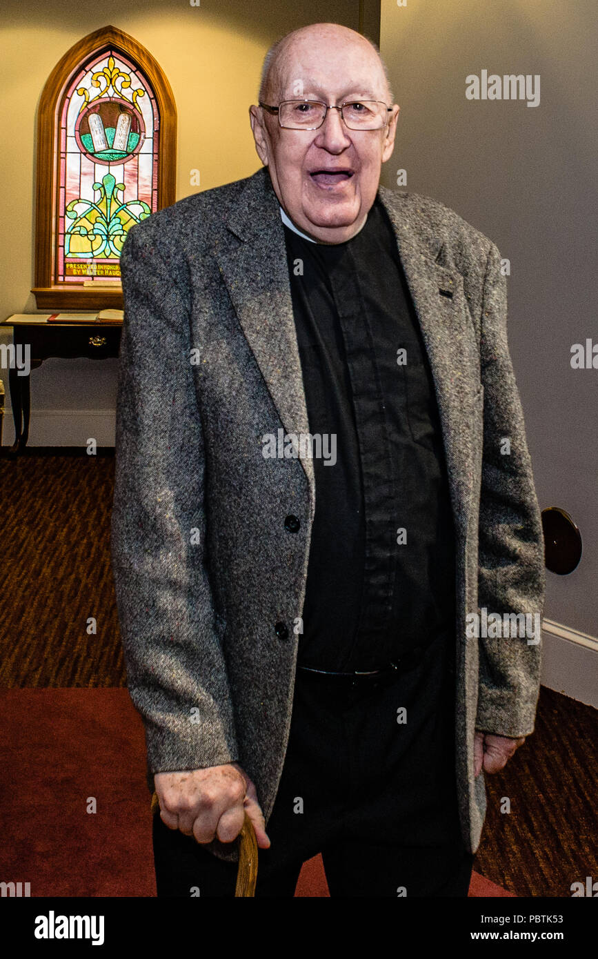 Female pastors hi-res stock photography and images - Alamy