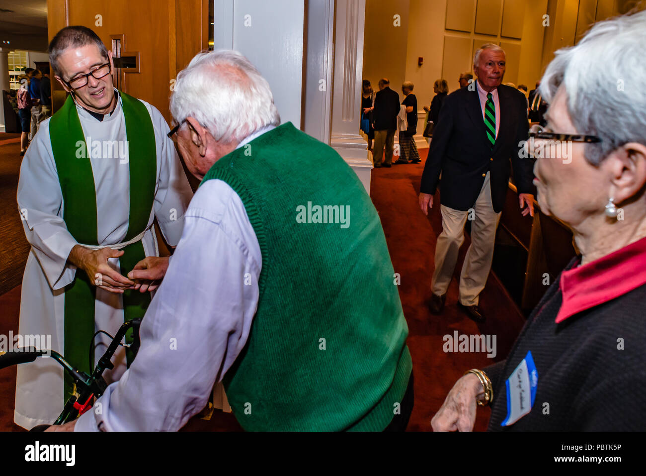 Female pastors hi-res stock photography and images - Alamy