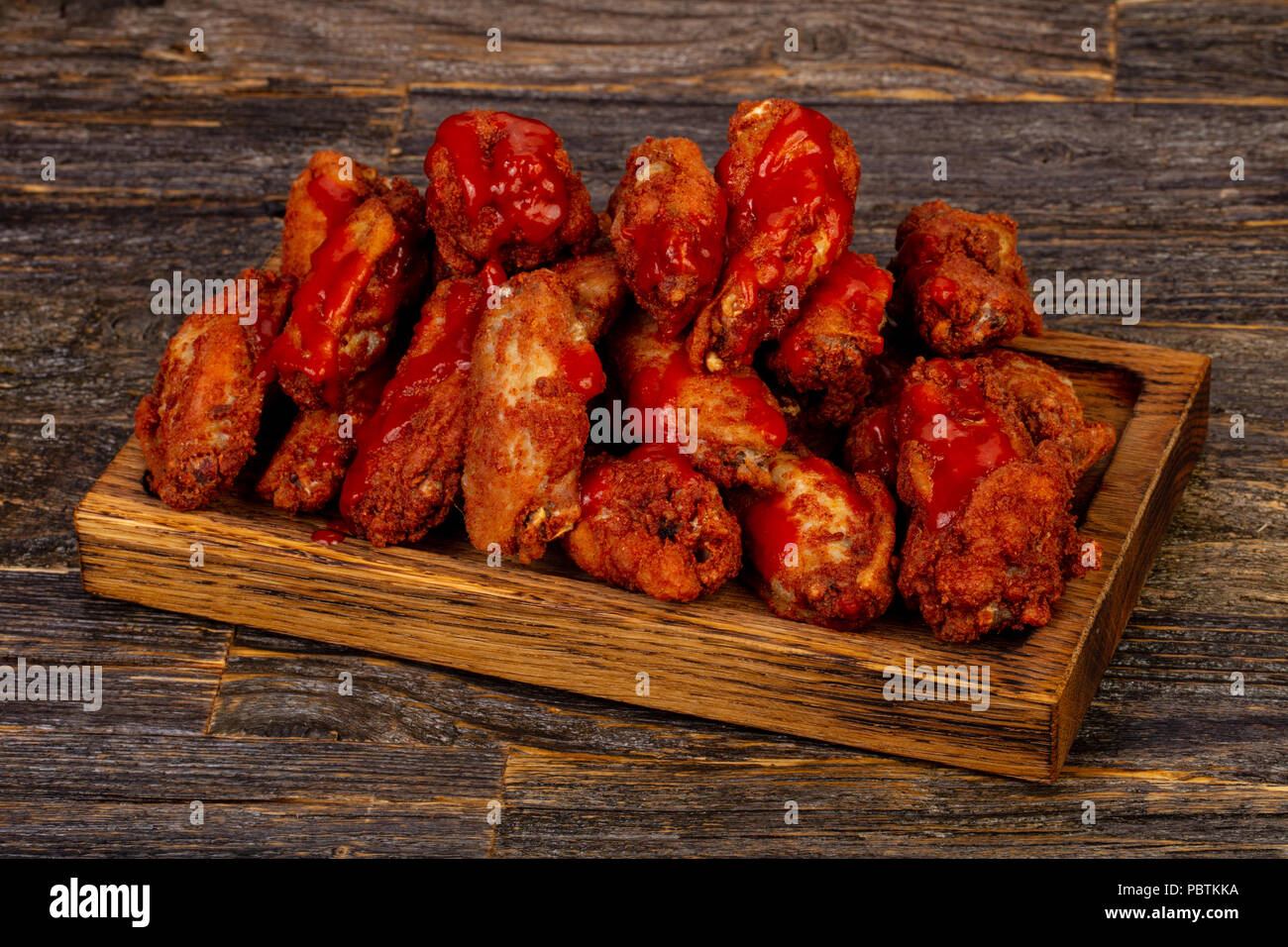 BBQ chicken wings Lousiana sauce Stock Photo - Alamy