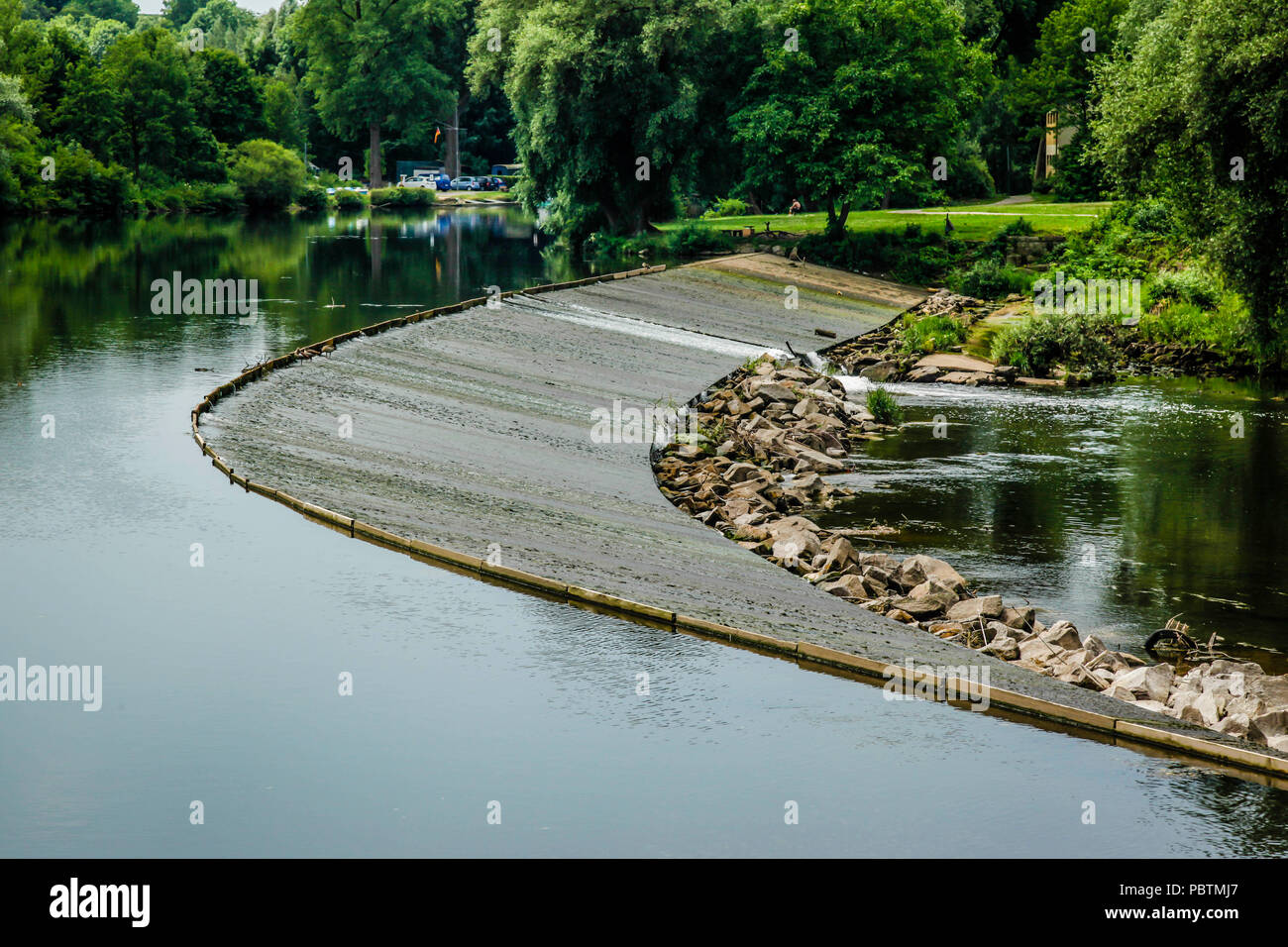 Curved weir hi-res stock photography and images - Alamy
