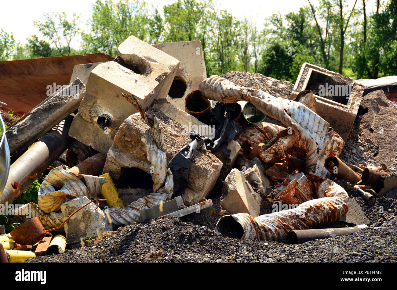 Construction site trash Stock Photo - Alamy