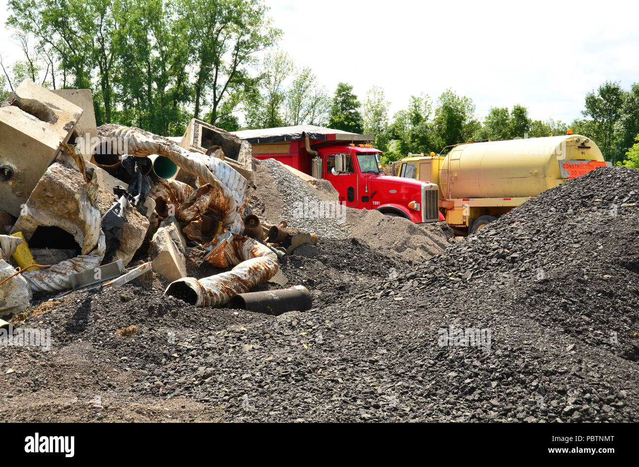 Landfill construction hi-res stock photography and images - Alamy