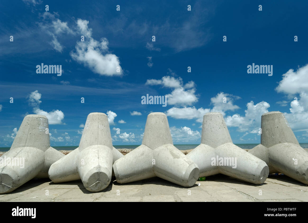 Saving the Worli seashore from waves hitting the wall using concrete ...