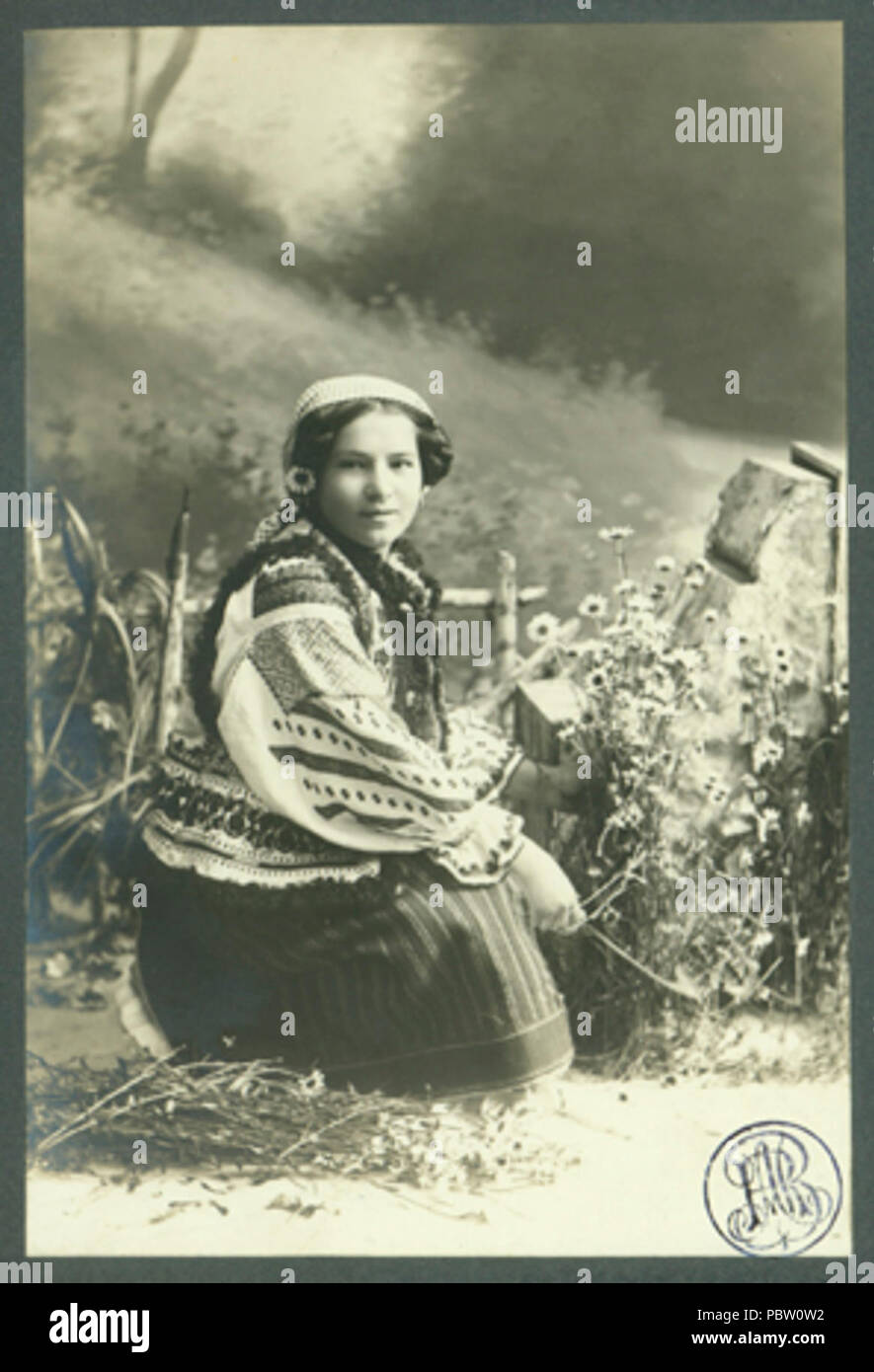 Adler - Costum popular românesc din Tulgheş 3 Stock Photo - Alamy