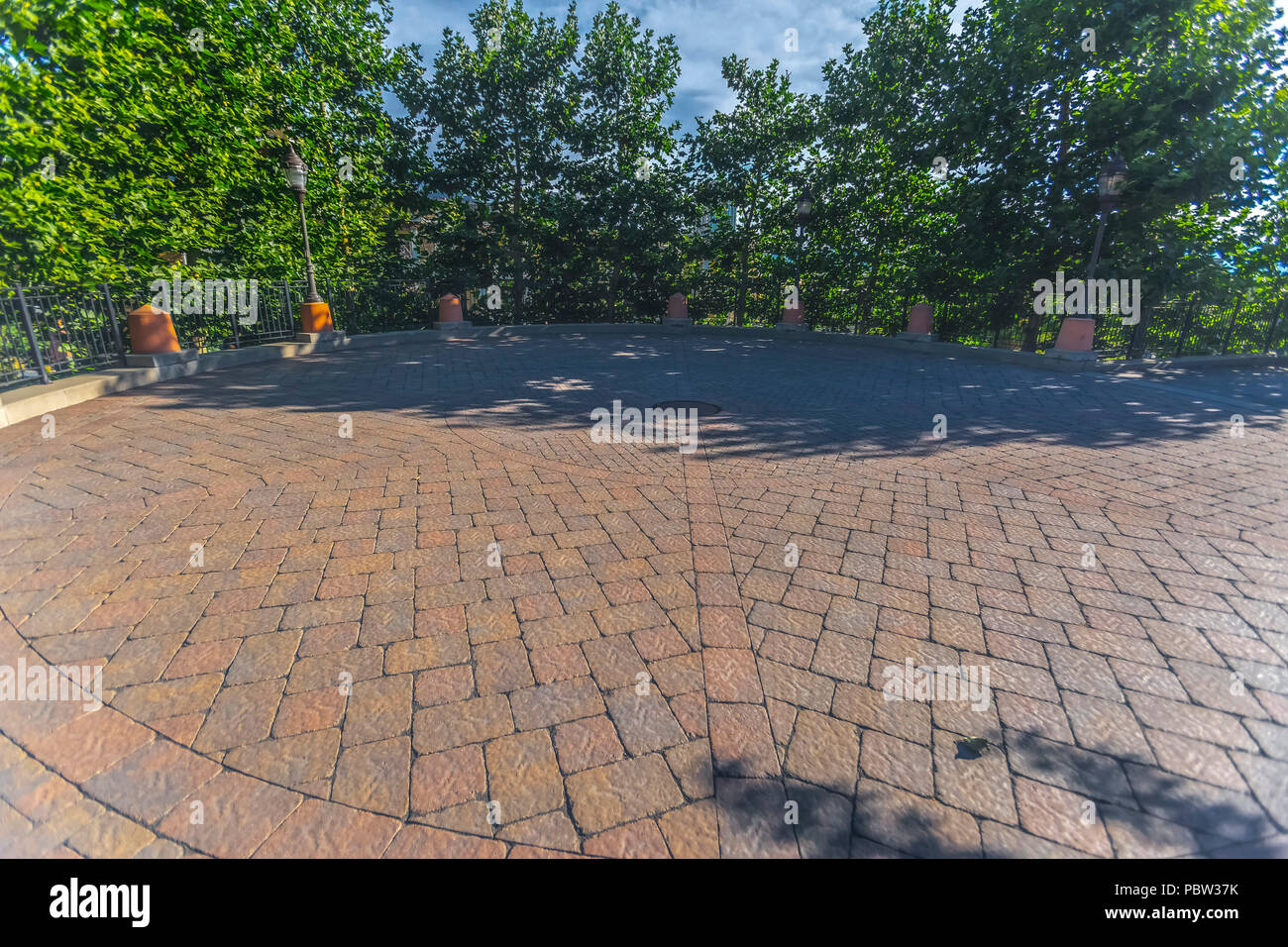 Circular driveway hi-res stock photography and images - Alamy