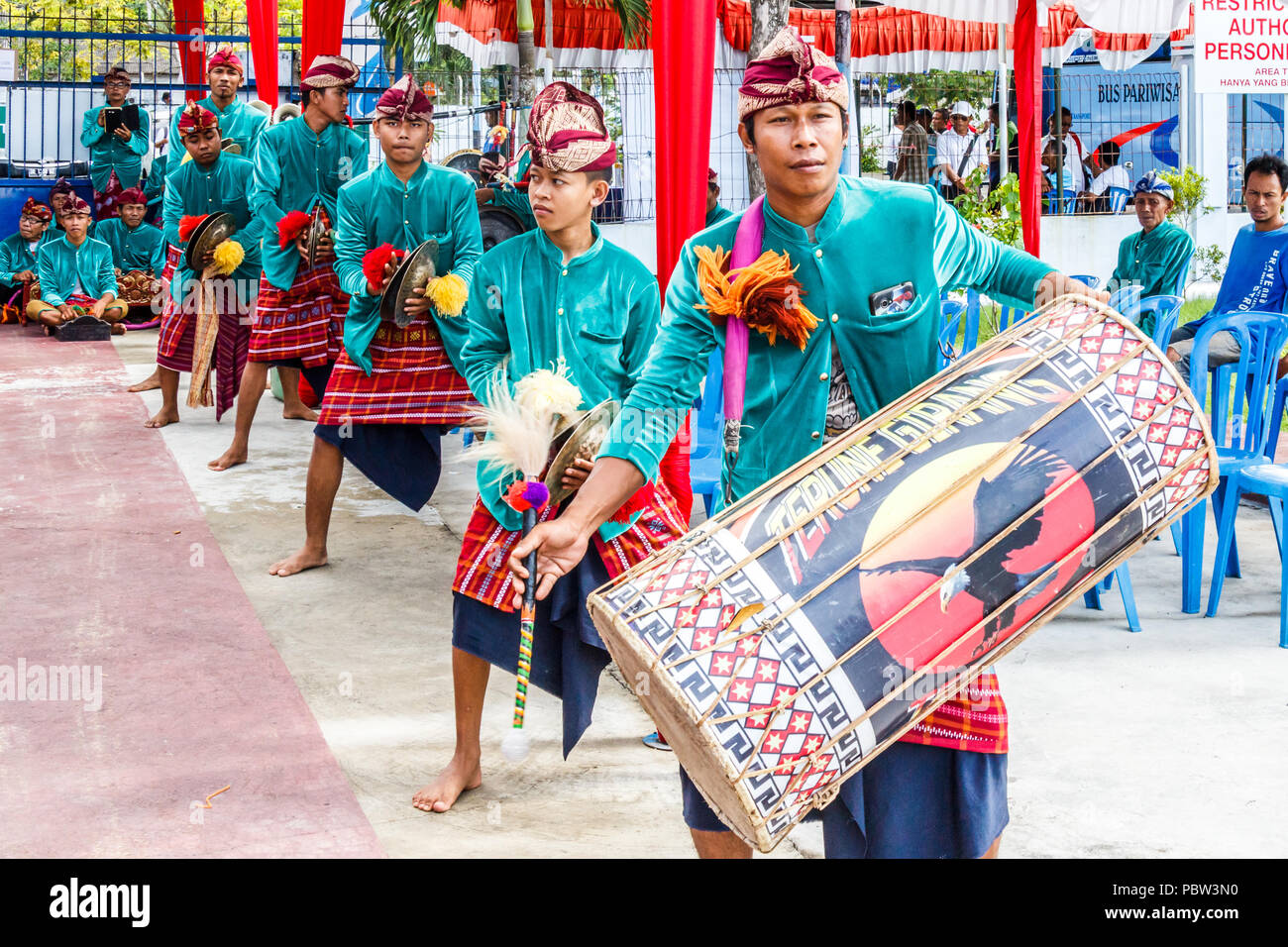Cruise ship band hi-res stock photography and images - Alamy