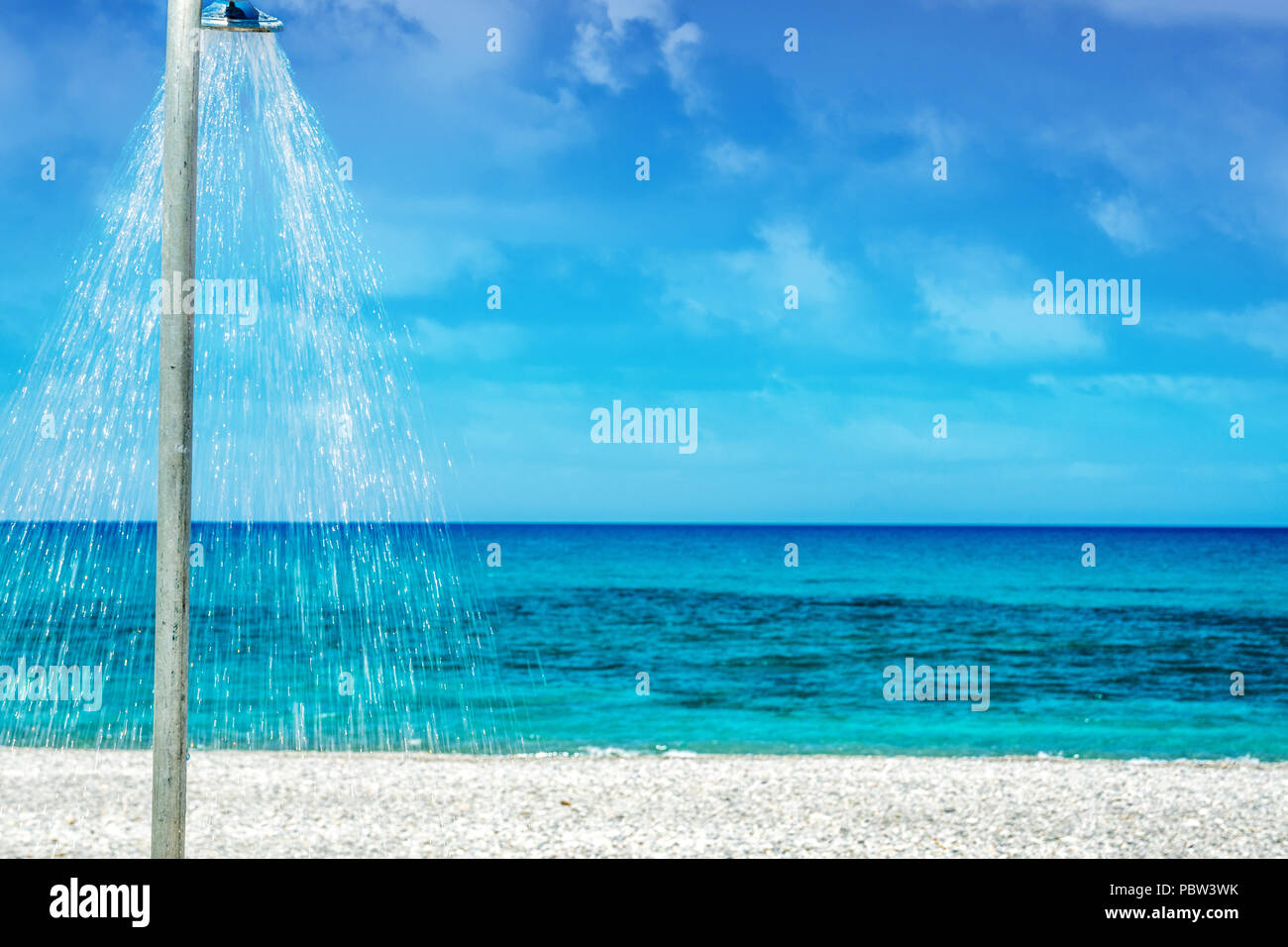 Ocean shower hi-res stock photography and images - Alamy