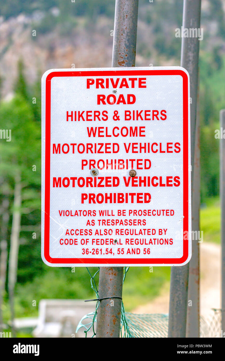 Private road with hikers and bikers welcome sign Stock Photo - Alamy