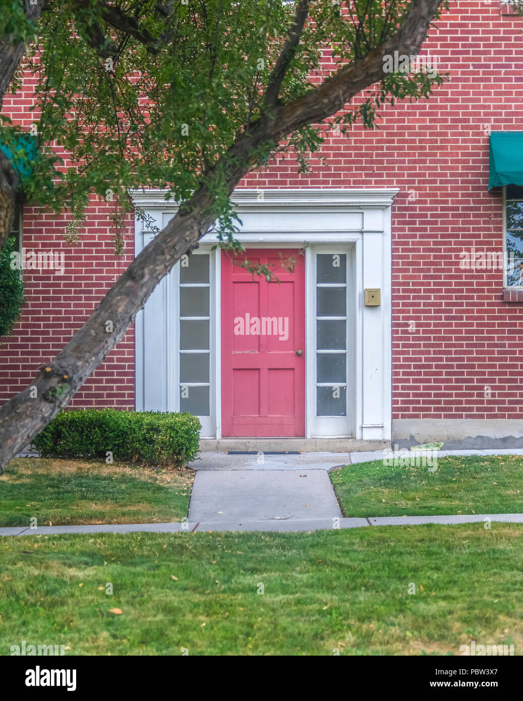 Red brick estate hi-res stock photography and images - Alamy