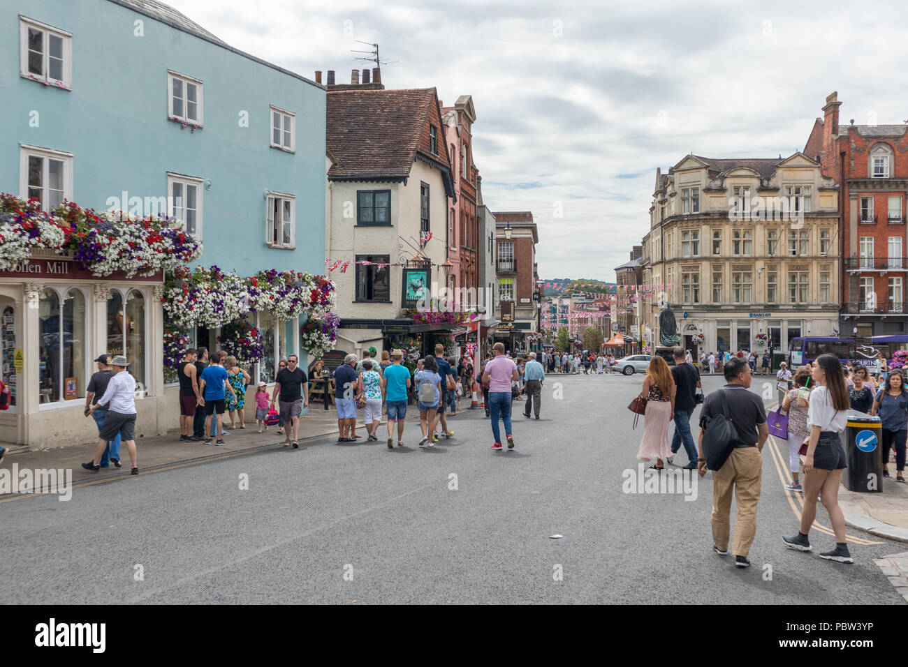WINDSOR, MAIDENHEAD & WINDSOR/UK - JULY 22 : People sightseeing in ...