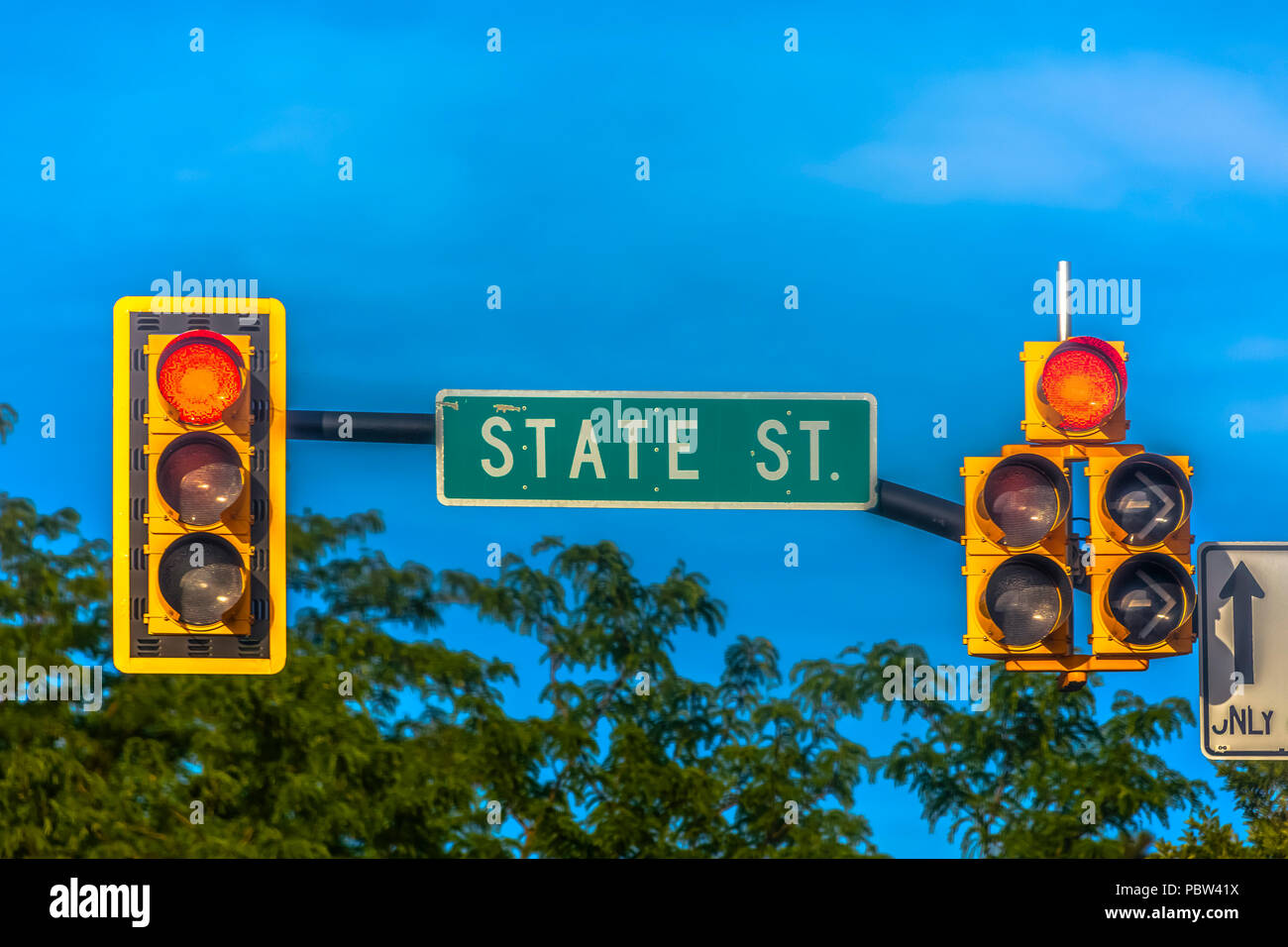 State street sign at intersection Stock Photo - Alamy