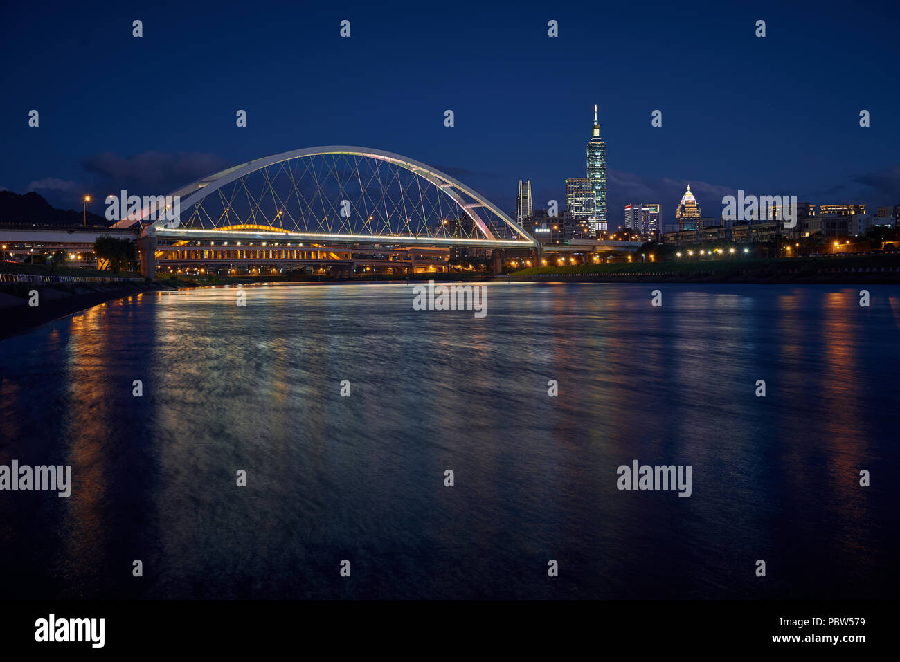 Nightview hi-res stock photography and images - Alamy