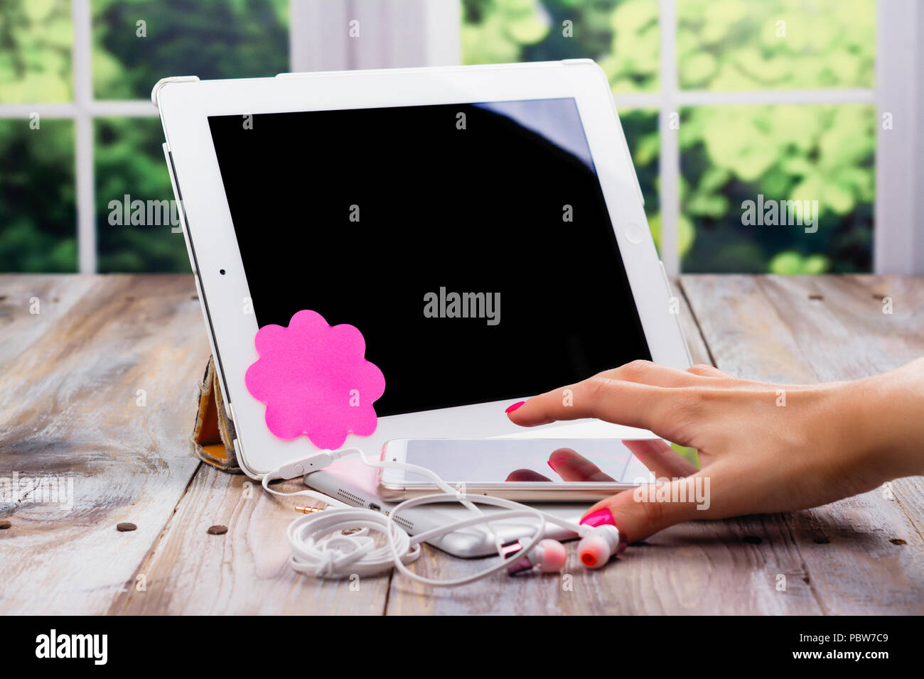 Digital detox phone hi-res stock photography and images - Alamy