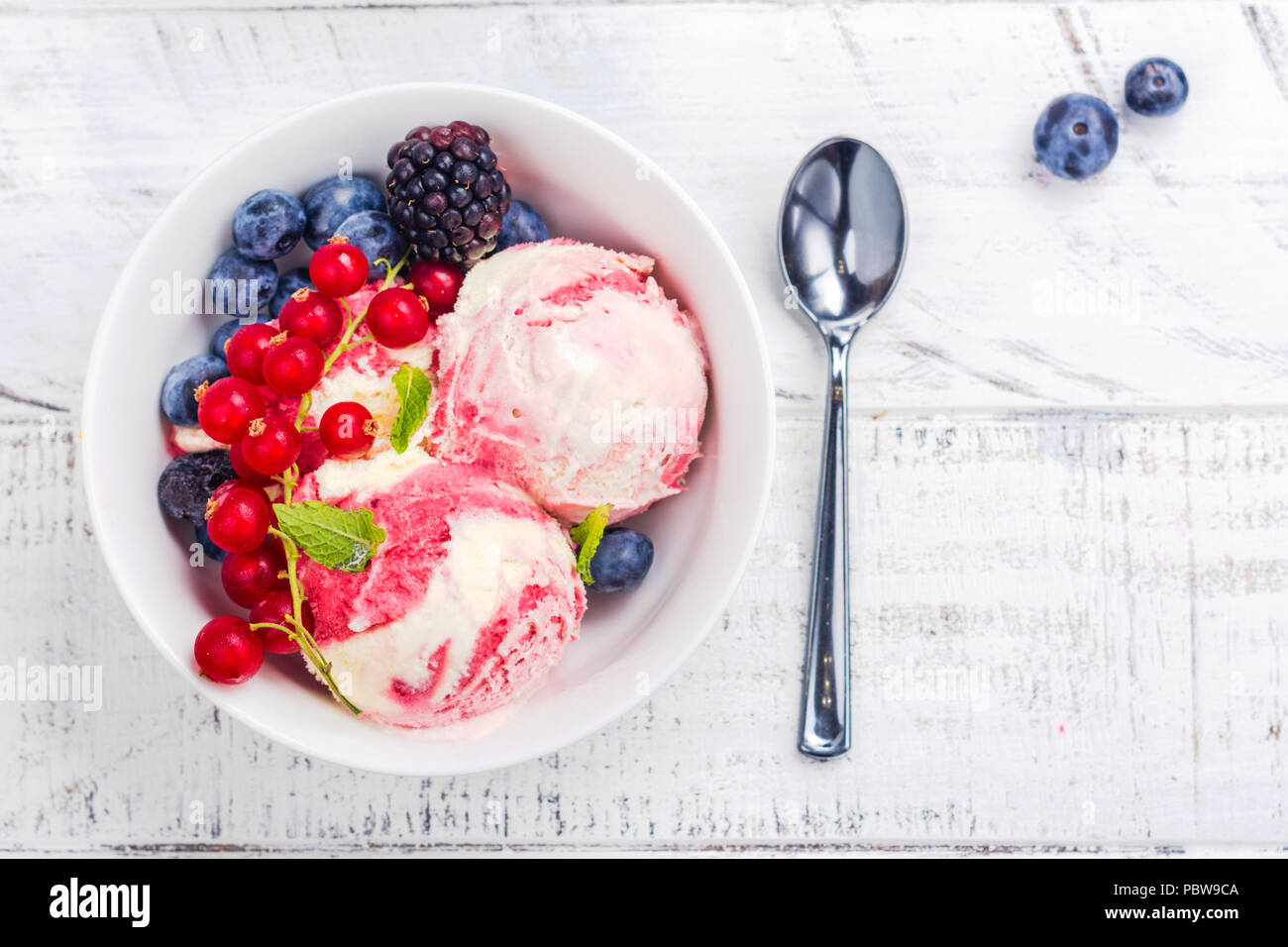 Raspberry swirl ice cream hi-res stock photography and images - Alamy