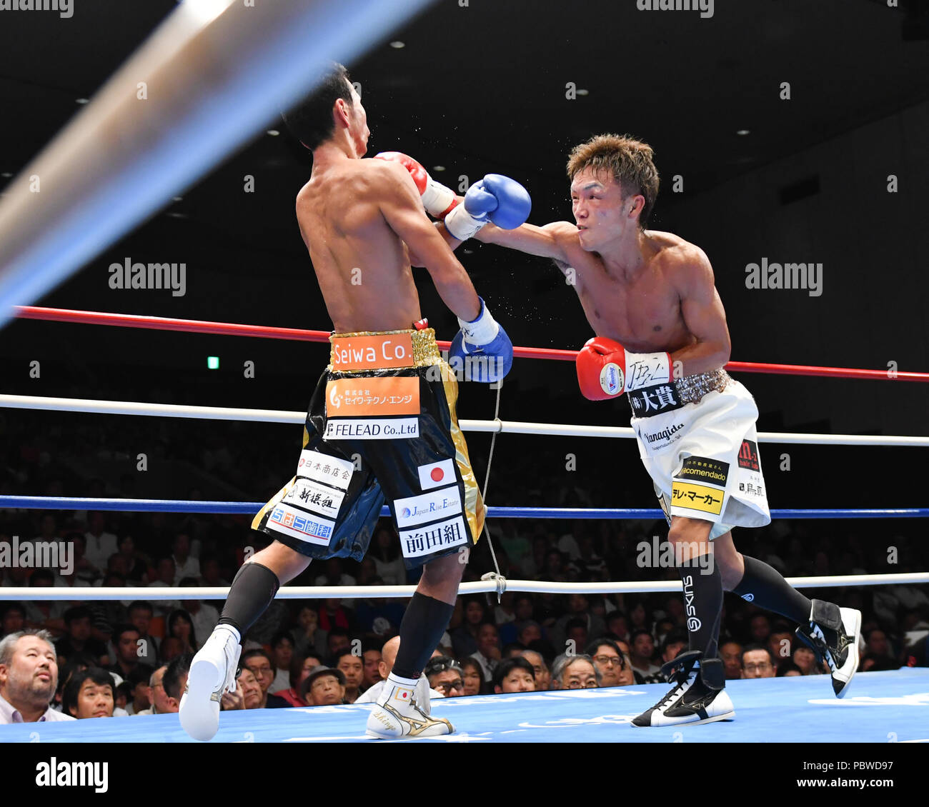 Tokyo, Japan. 27th July, 2018. (L-R) Shingo Wake, Yusaku Kuga (JPN) Boxing : Yusaku Kuga of ...