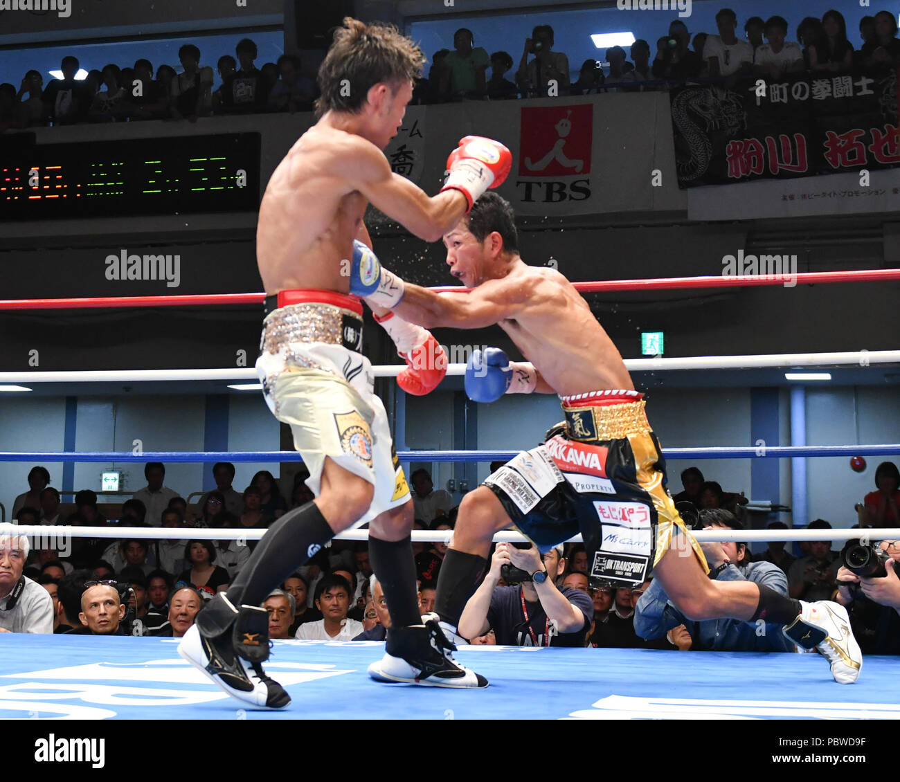 Tokyo, Japan. 27th July, 2018. (L-R) Yusaku Kuga, Shingo Wake (JPN) Boxing : Shingo Wake of ...