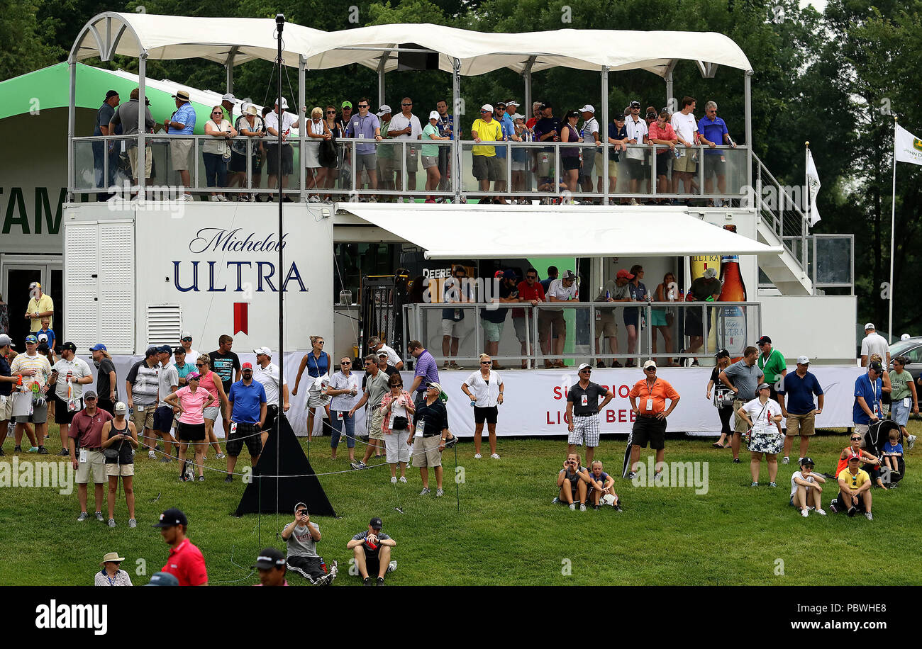 Silvis, Iowa, USA. 14th July, 2018. Crowds gather on the on the double ...