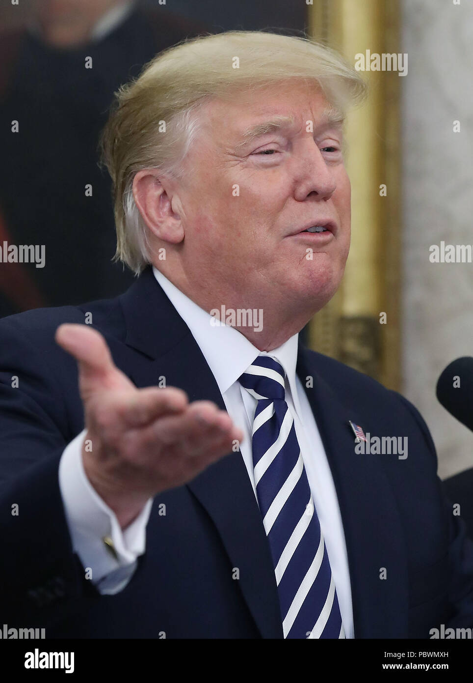 Donald trump swearing in ceremony hi-res stock photography and images ...