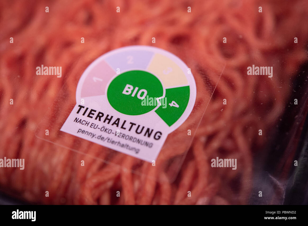 Food label minced beef hi-res stock photography and images - Alamy