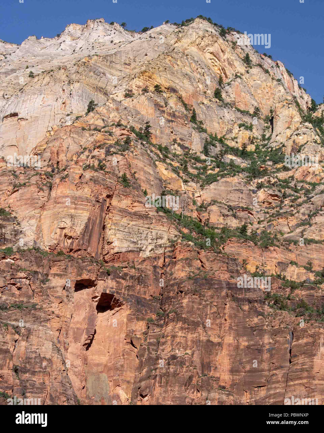 Utah, USA. 3rd June, 2018. Multi-colored towering sedimentary rock ...