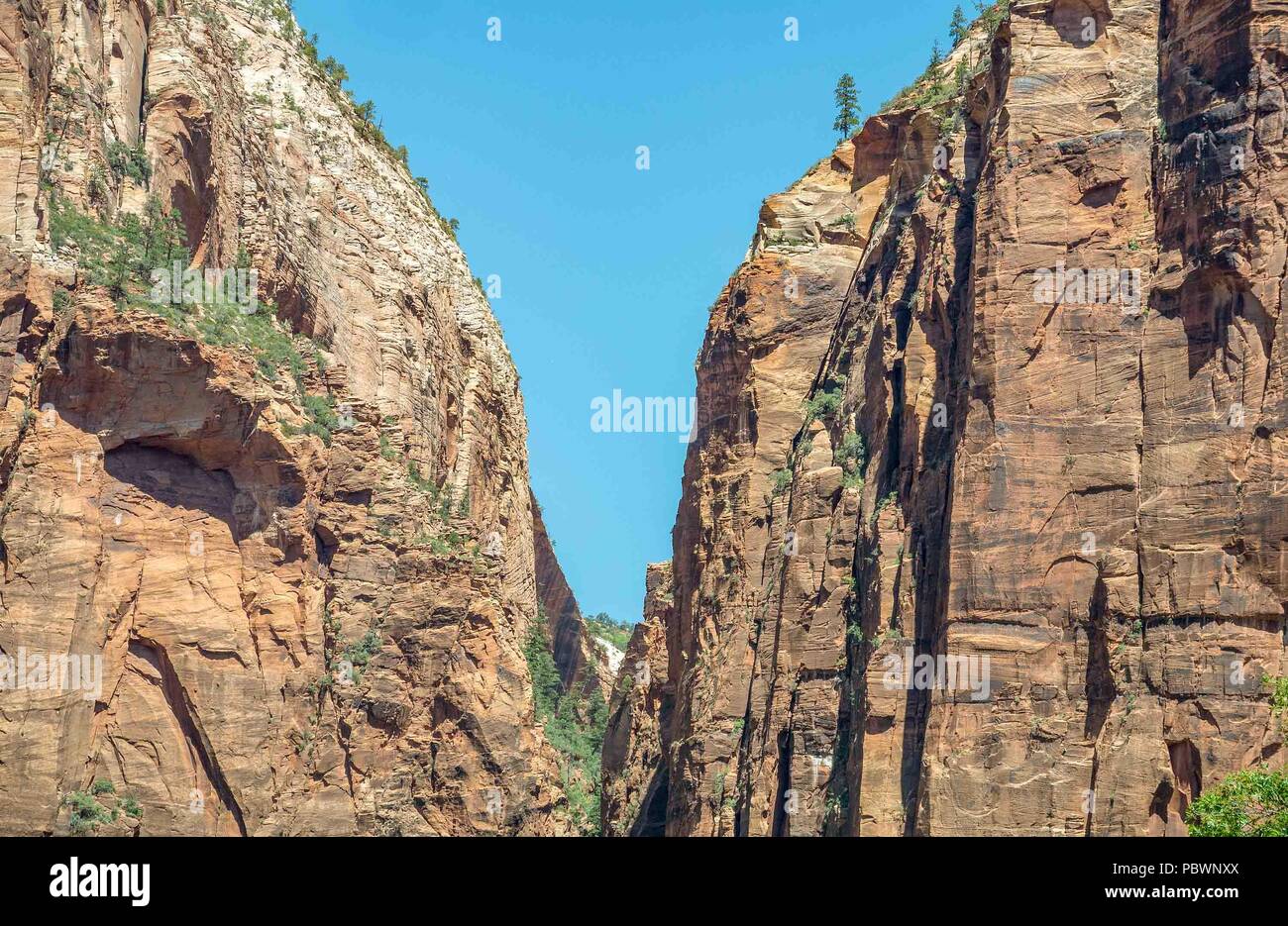 Utah, USA. 3rd June, 2018. Multi-colored towering sedimentary rock ...