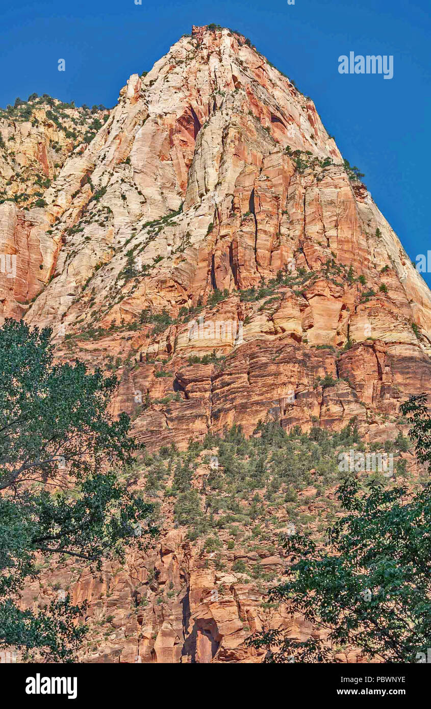 Utah, USA. 3rd June, 2018. Multi-colored towering sedimentary rock ...