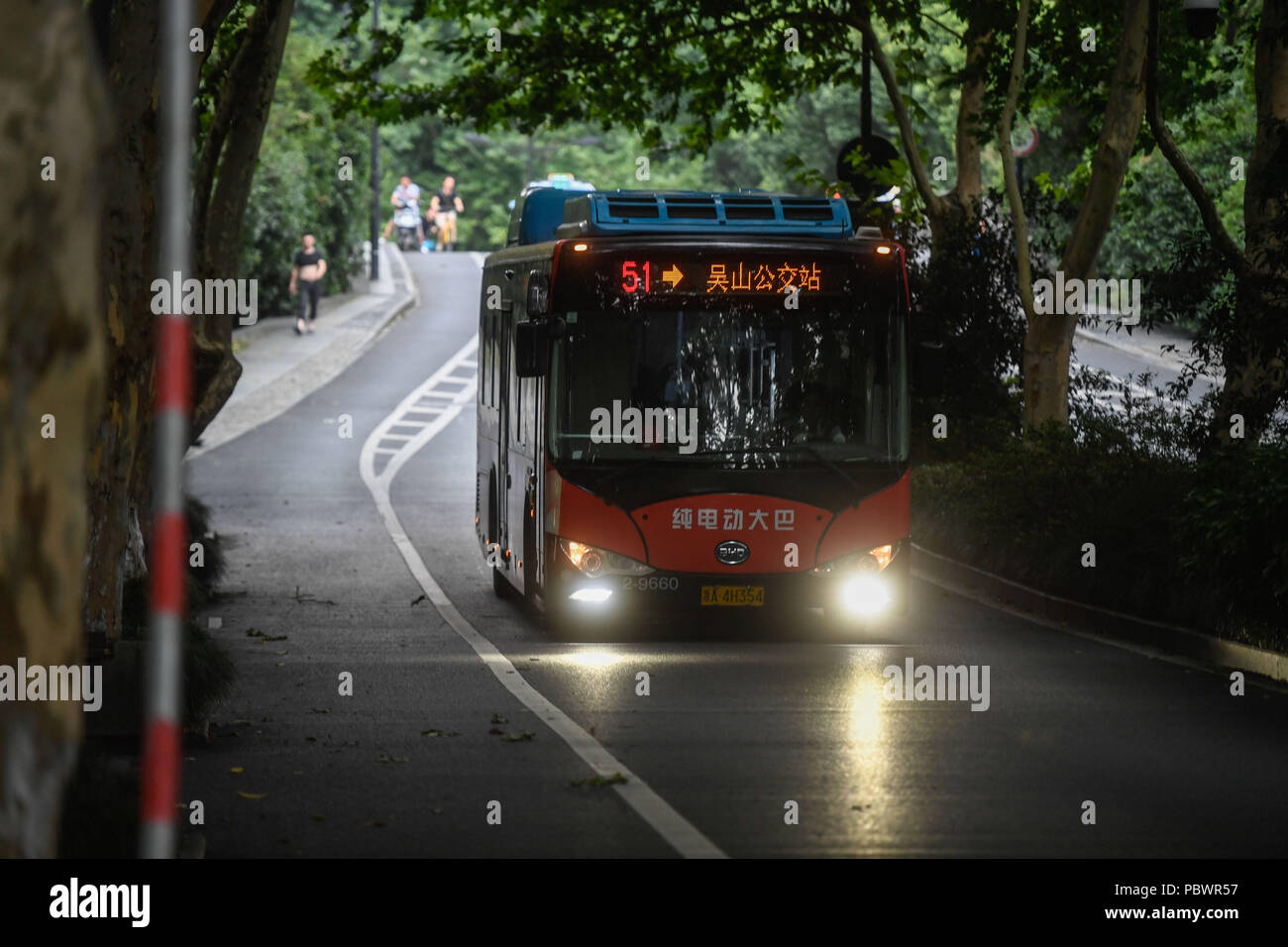 100 bus electric hi-res stock photography and images - Alamy