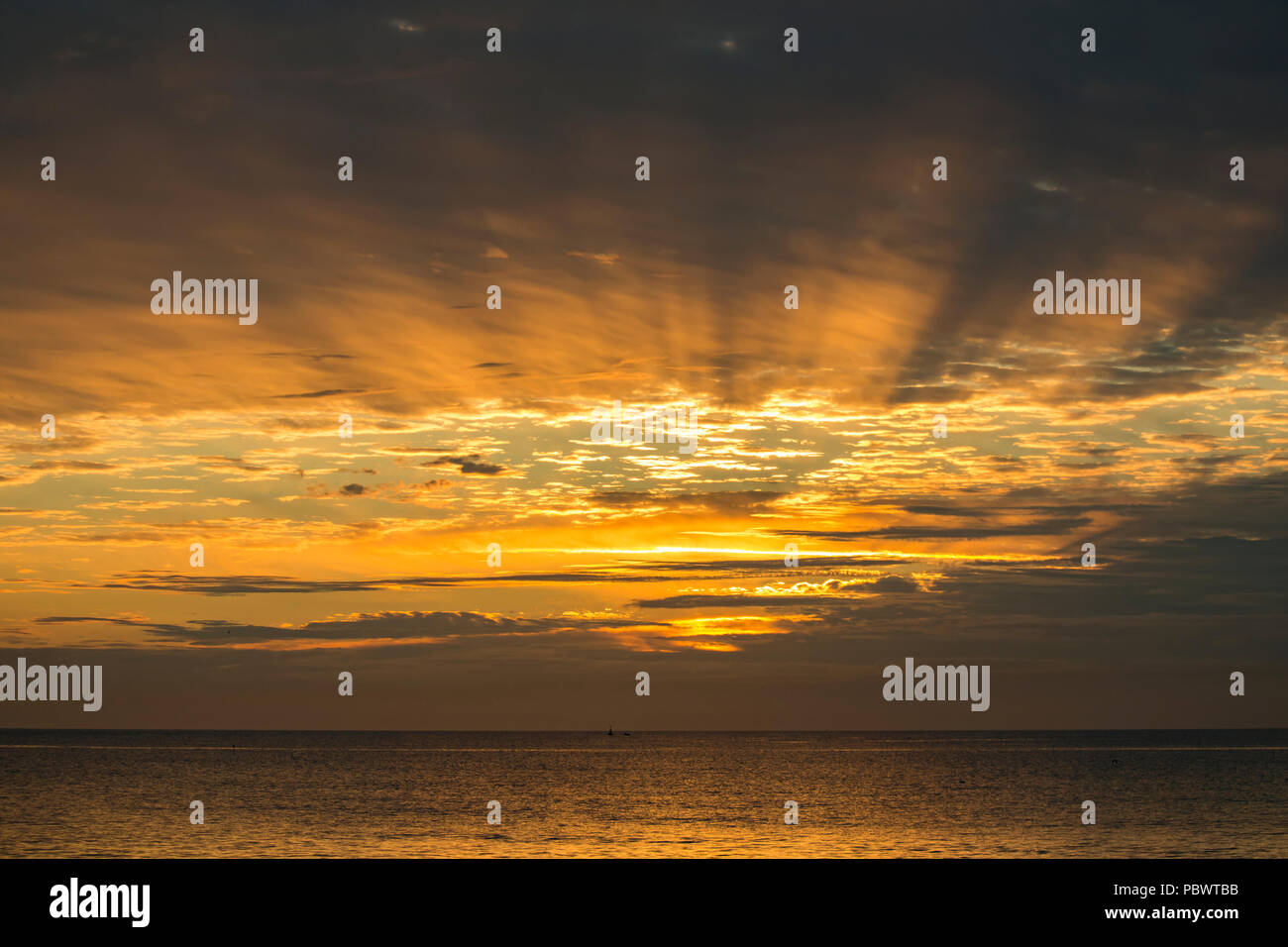 Rays of god hi-res stock photography and images - Alamy