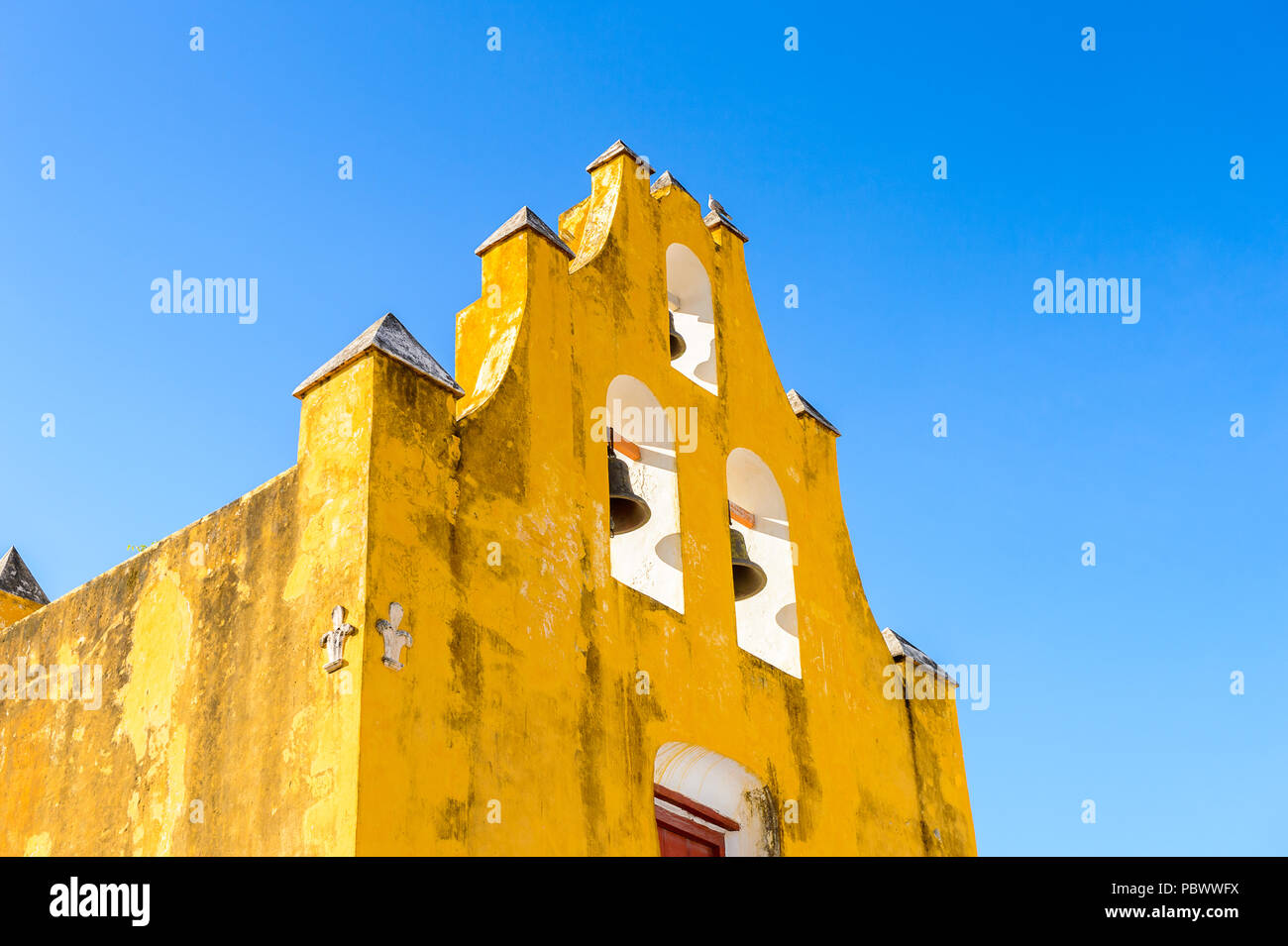 Yellow building in Palenque, Mexico Stock Photo - Alamy