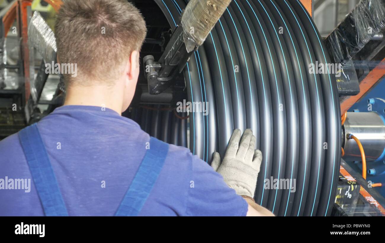 Roll threading coil pipe. Manufacture of plastic water pipes factory ...